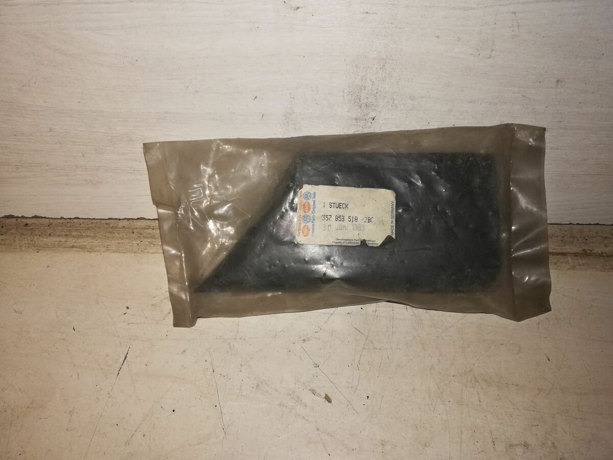 Молдинг крыла передний правый Volkswagen Paasat B3 357853518