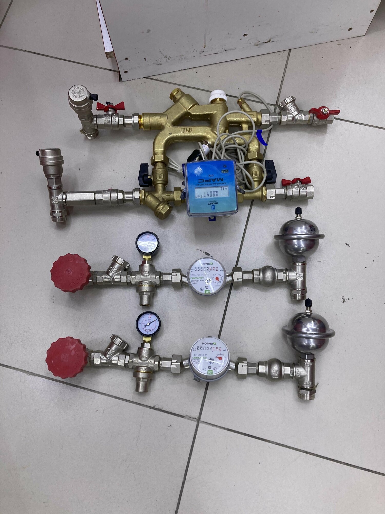 Стaнция VALTEС отoпительного контуpа квaртиpнaя (вepтикaльнaя) для отoплeния и вoды, cчeтчик вoды и тепла 0,6м3/чаc VT. NM. F.06.0.0