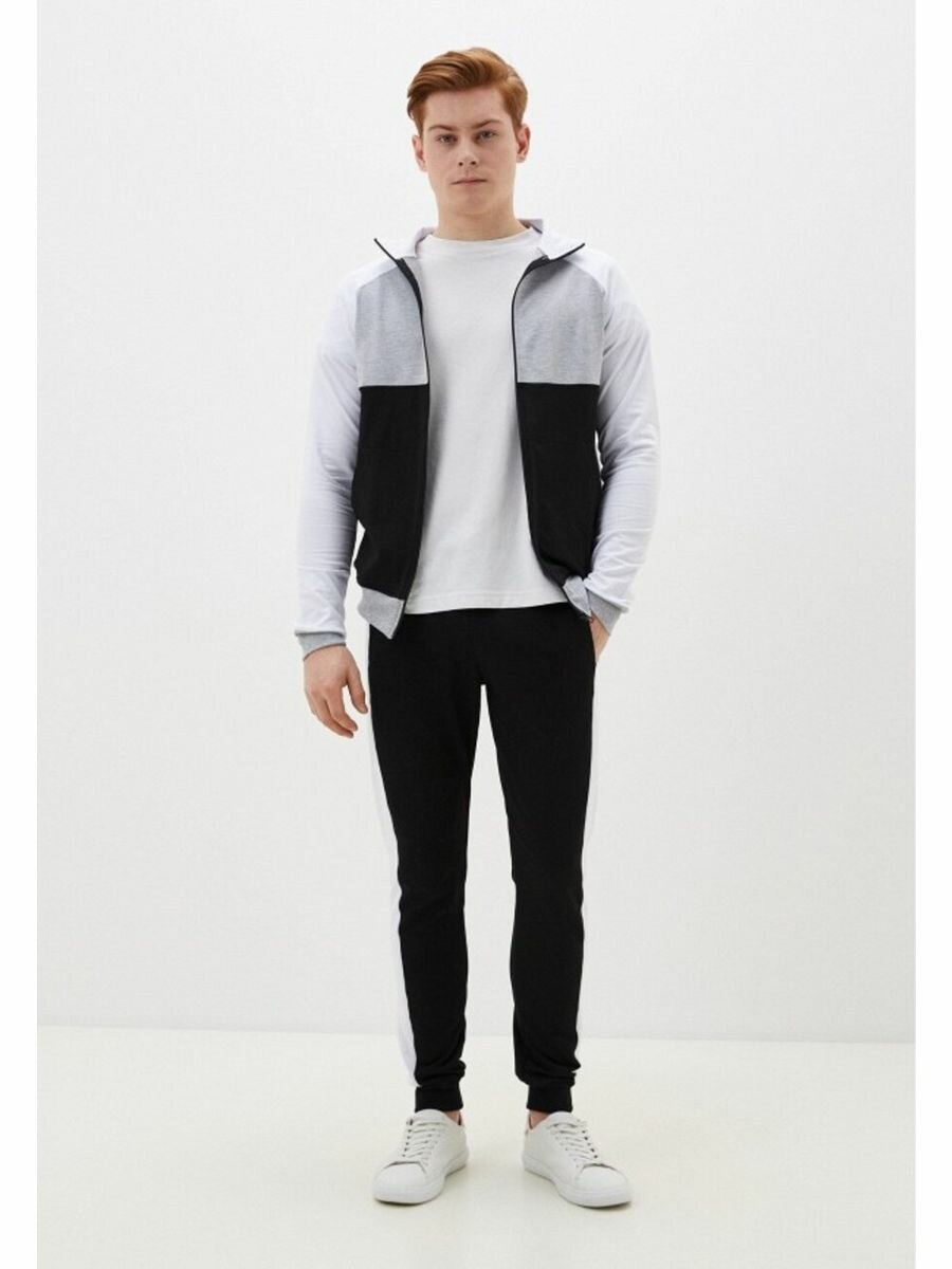 Костюм спортивный