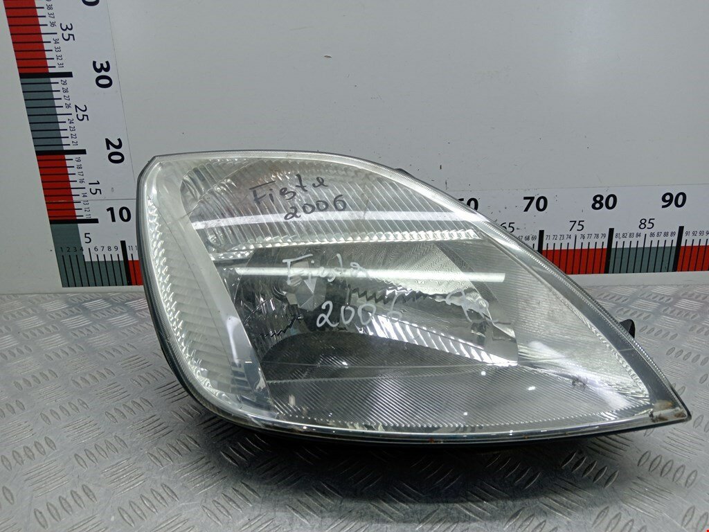 Фара правая Ford Fiesta 4 2S6X13W029AJ арт. 2089395
