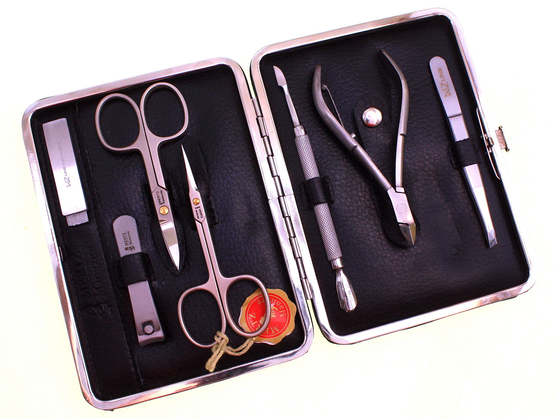 Маникюрный набор Mertz 80031 из Германии, 7 предметов, профессиональная заточка, чехол черного цвета на замке