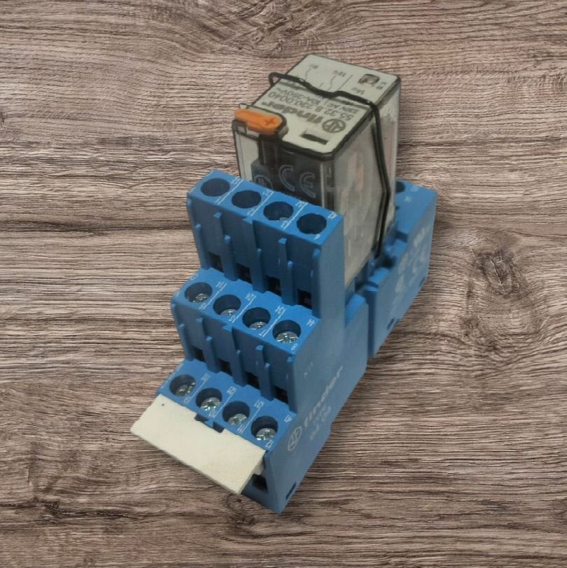 55.32.8.230.0040 Реле электромагнитные в сборе с розеткой 94,04 Finder