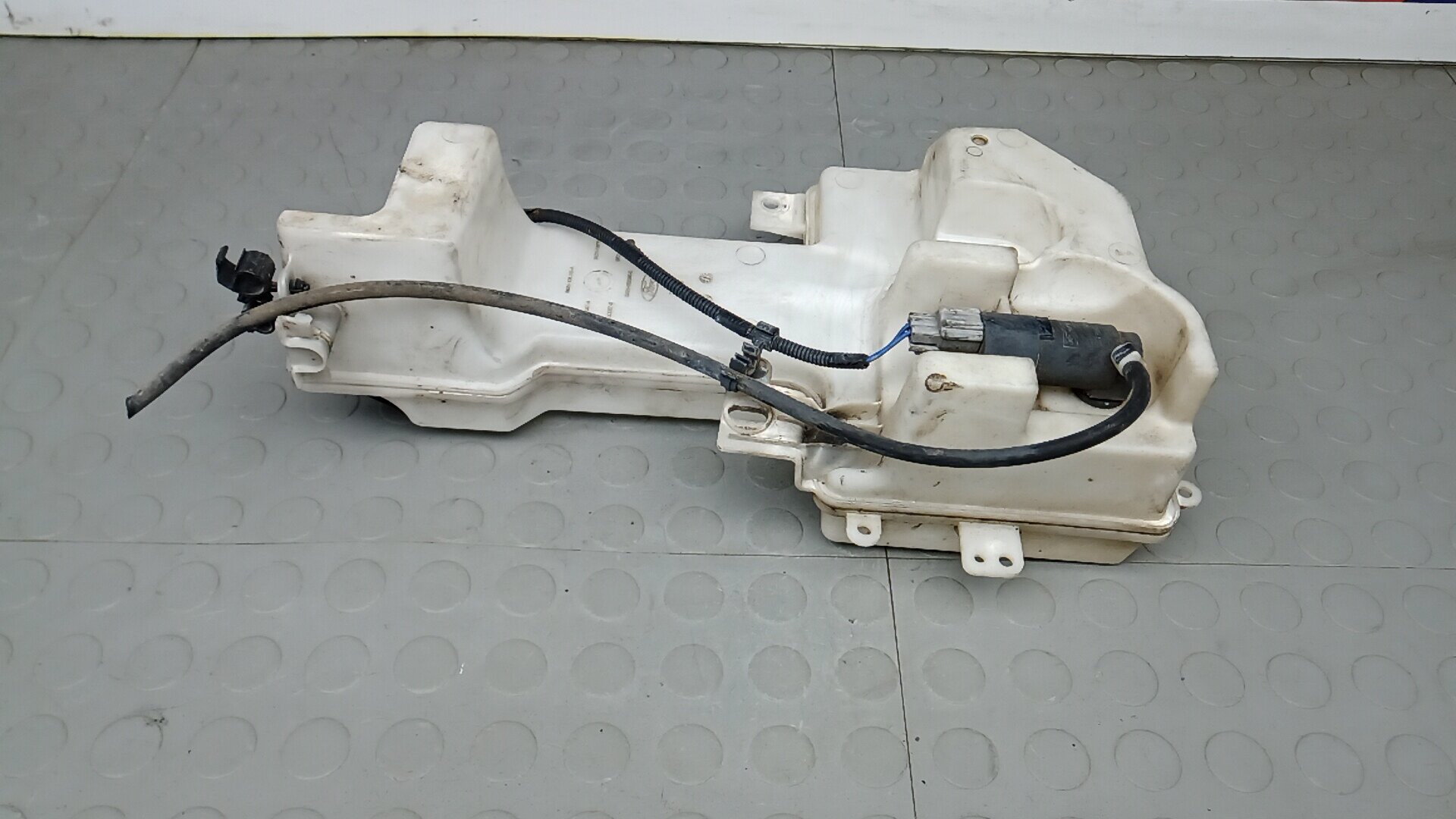 Бачок омывателя FORD TRANSIT 8 — фото 1