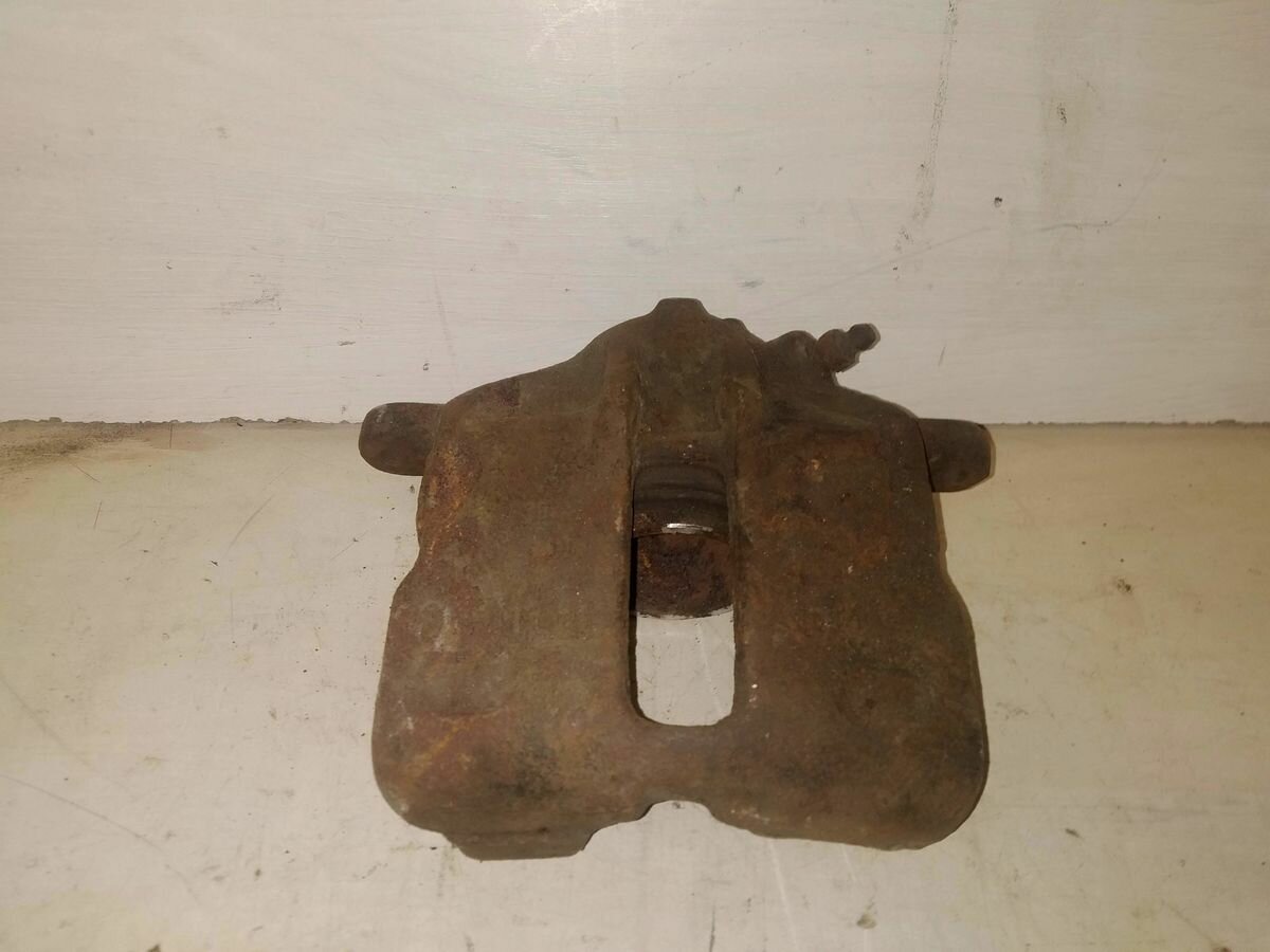 Суппорт передний левый Audi 80 90 100 200 443615123FX