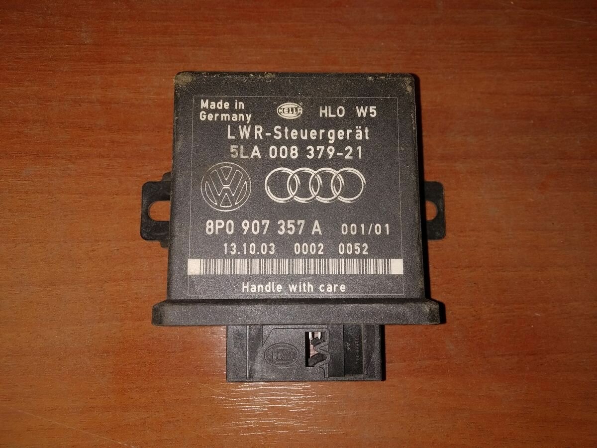Блок управления корректором света фар Audi A6 C6 8P0907357A