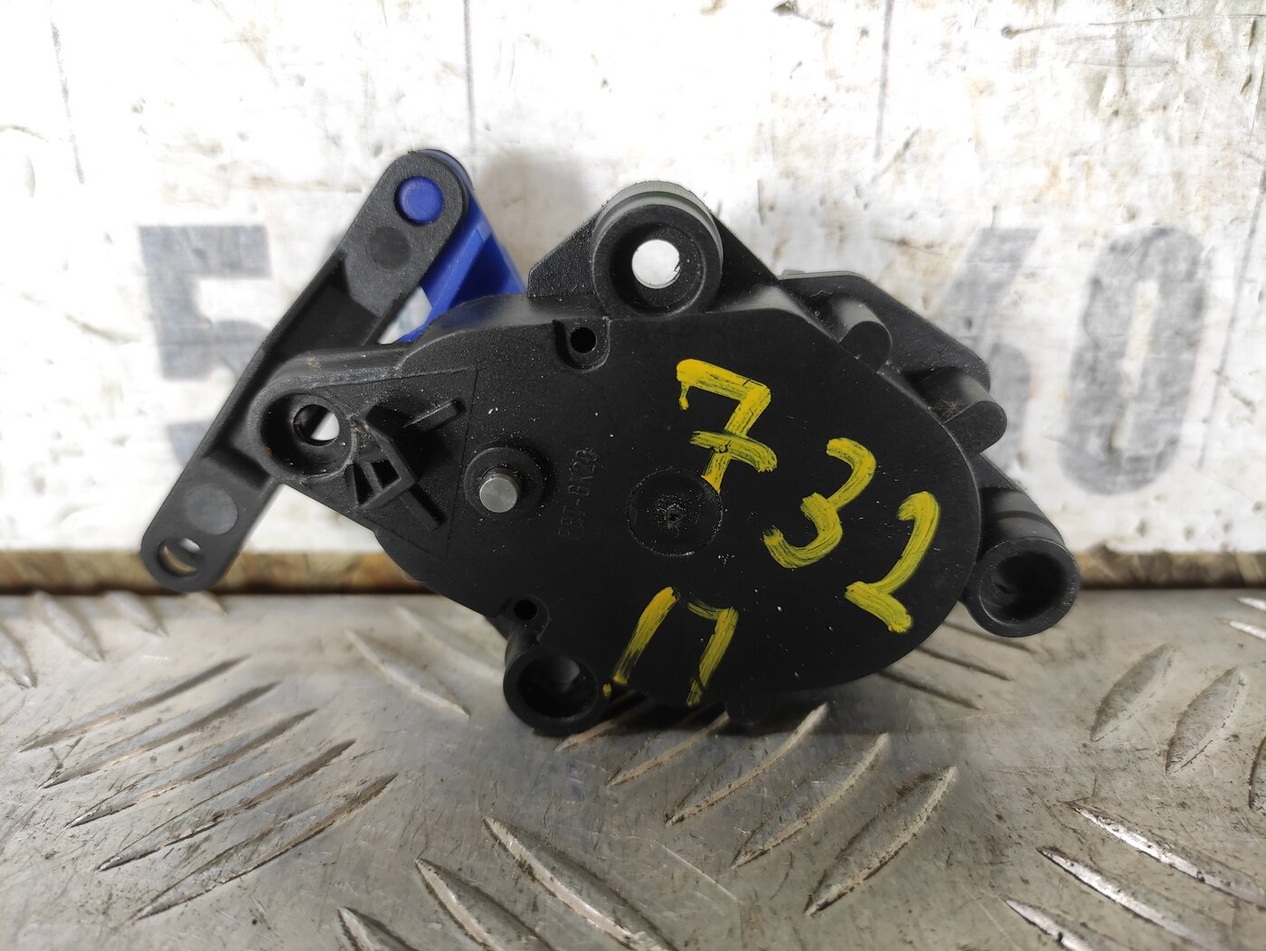 Моторчик заслонки отопителя OPEL Omega B 90512501