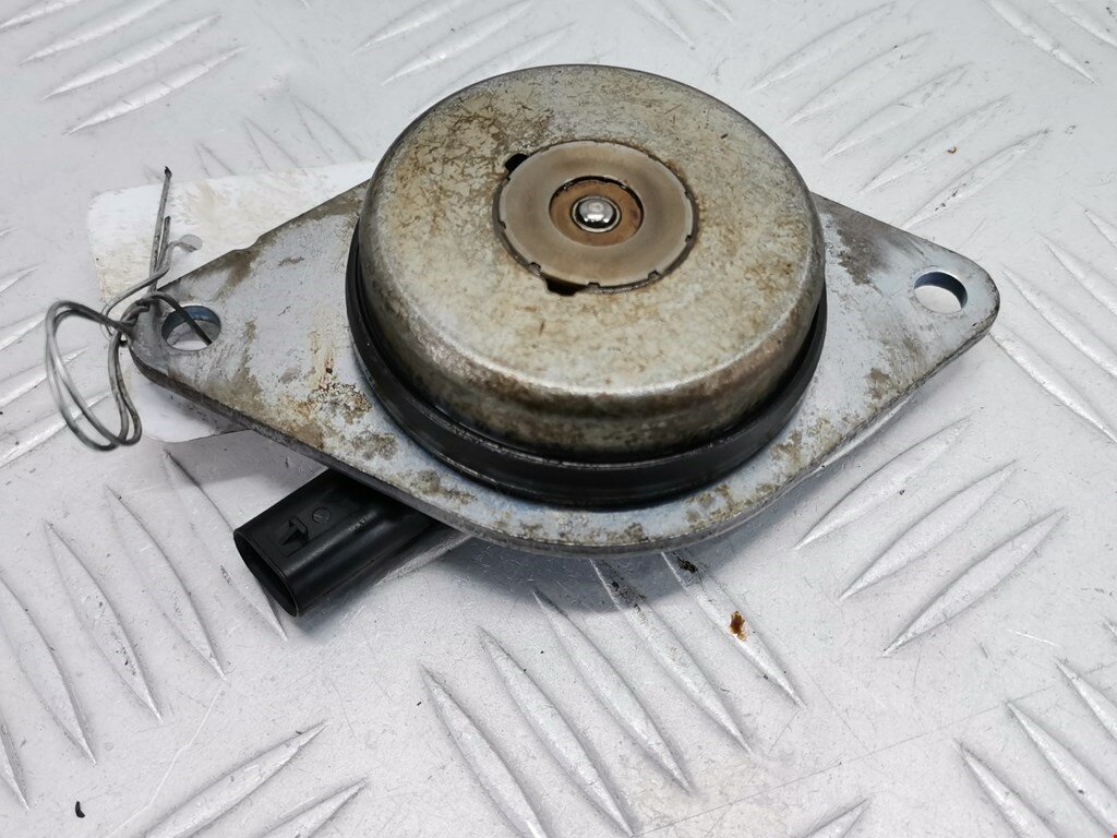 Клапан фазорегулятора Opel Meriva B арт. 2060883