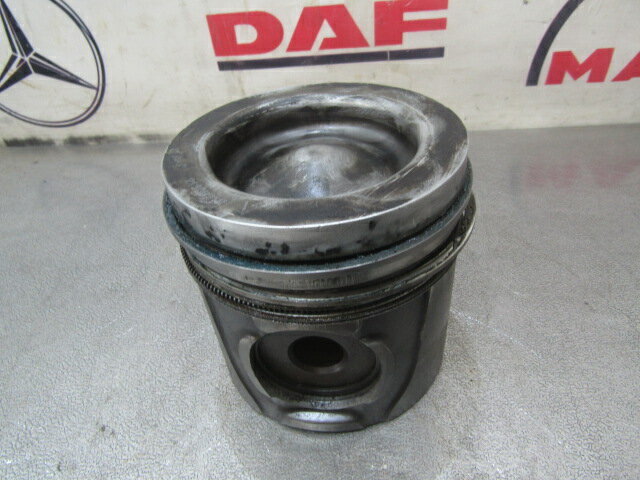 Поршень двигателя D13 Volvo FH, FM, есть повреждение