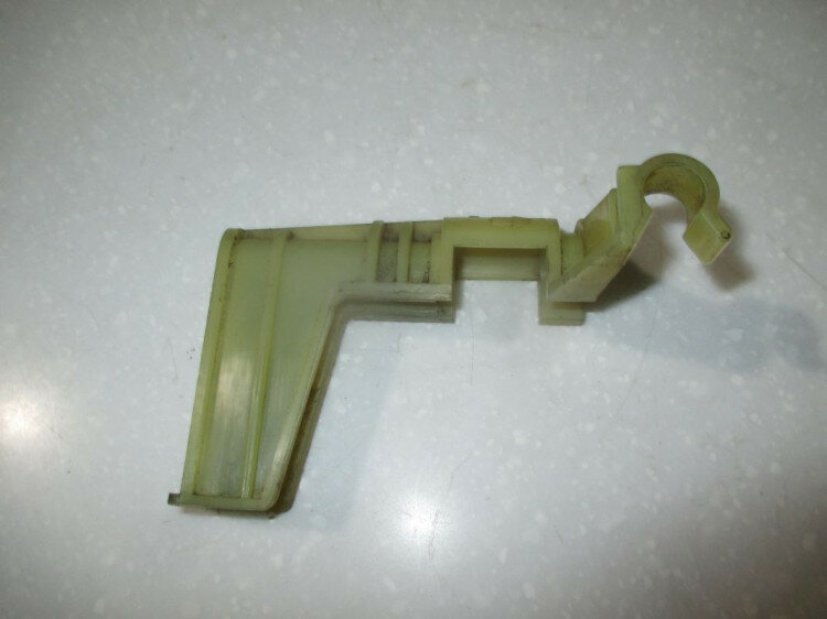 Кронштейн крепления топливной трубки 17530CA000 Ниссан Мурано Z50 с 04 по 08г - N13