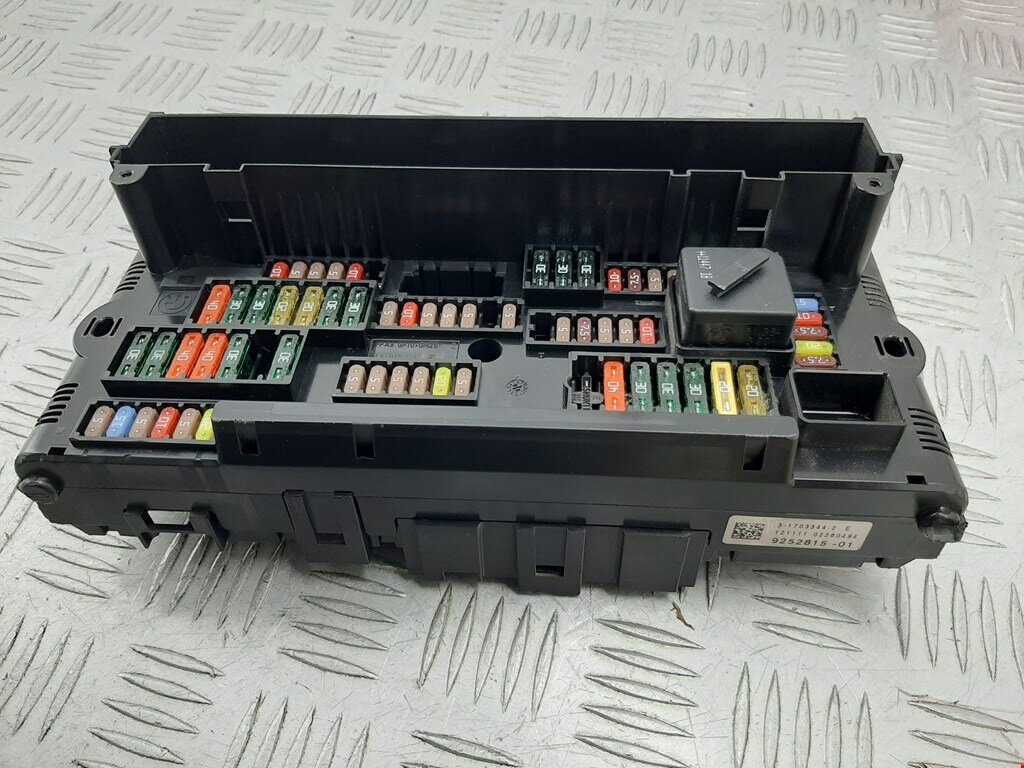 Блок предохранителей BMW 5-Series (F07/F10/F11/F18) 61149252815 арт. 709956