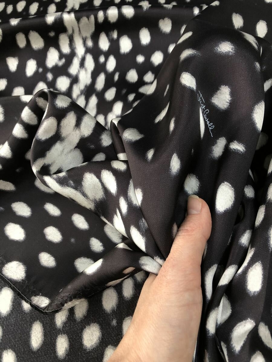 Ткань Твил чёрного цвета с леопардовым принтом Италия