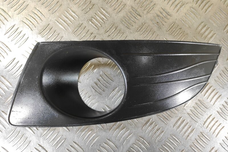 Решетка в бампер левая RENAULT Logan 2005 2014 8200838547