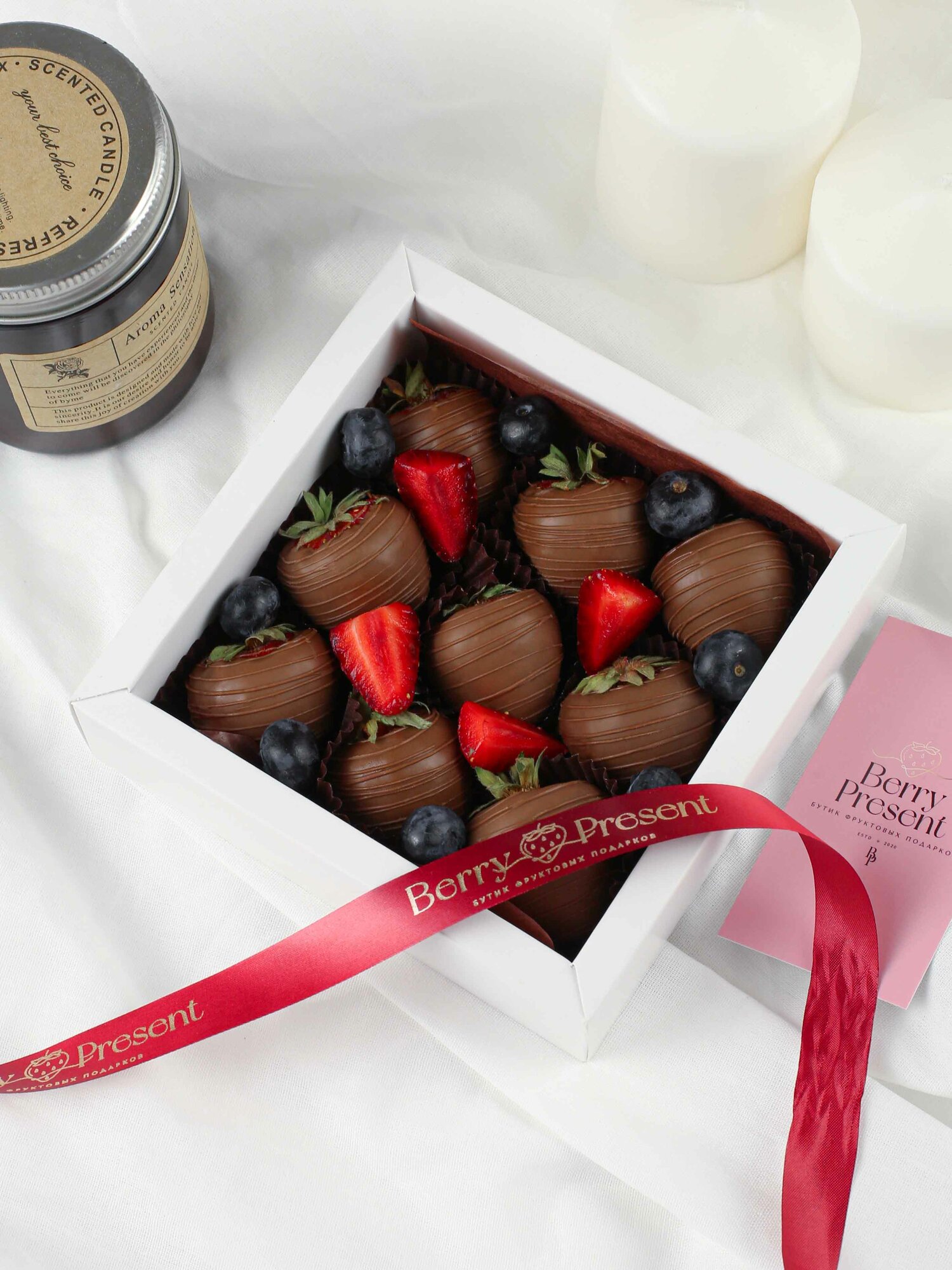Клубника в шоколаде в коробке Набор "Сладкий День" Berry Present, в подарочной упаковке, 9-12 шт