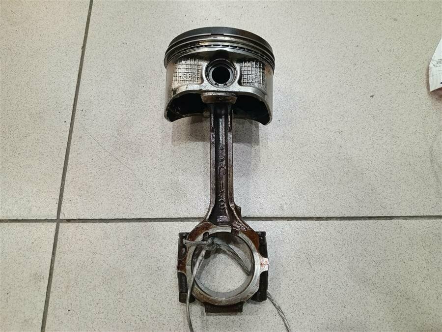 Поршень с шатуном от Nissan Maxima A32 1994-2000