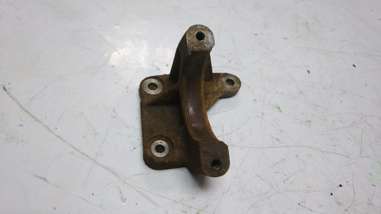 Кронштейн полуоси Volvo S60 (2000 - 2004) 9143465