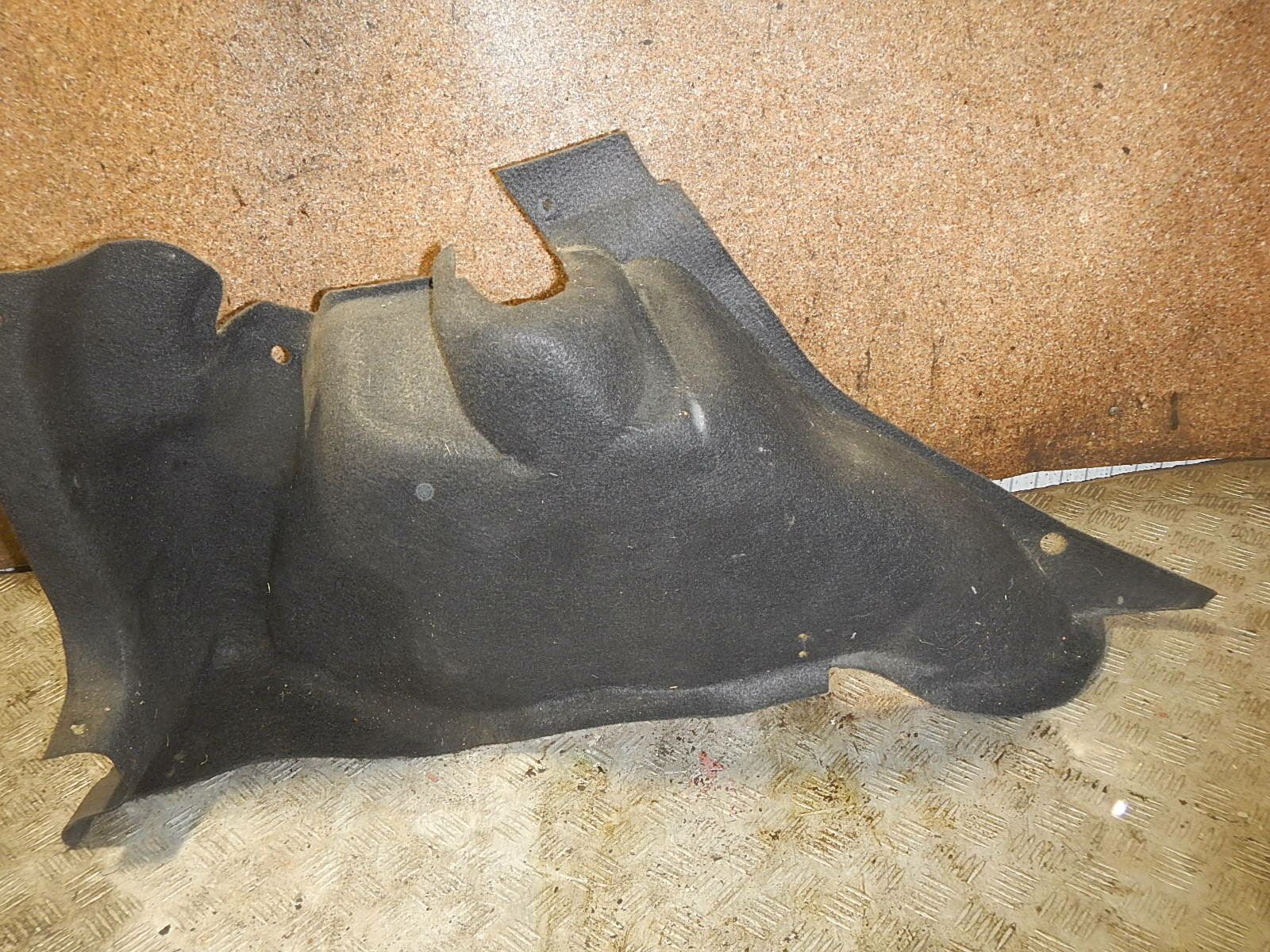 Б/У Обшивка багажника, ВАЗ (VAZ)-LADA KALINA (калина) LADA KALINA (Калина) левая, хетч Грязная, деформация. 589004 LADA а...