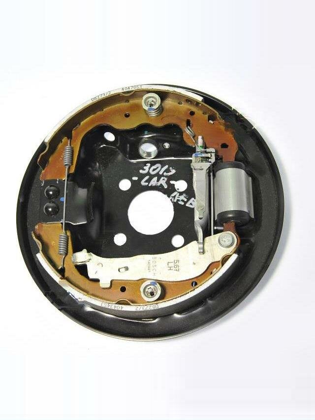 Щит заднего тормоза Ларгус левый, в сборе, оригинал, 440208382R