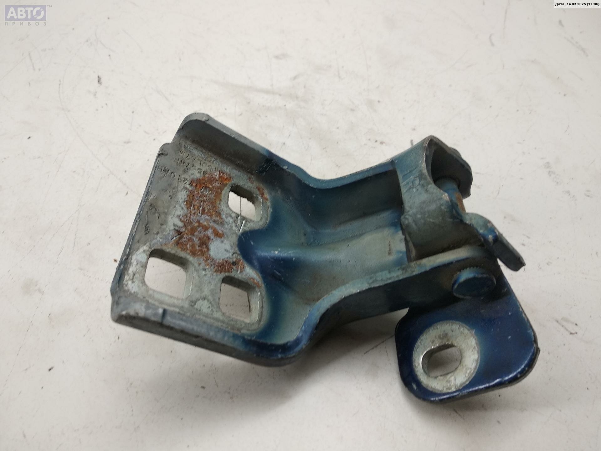 Петля двери передней правой Chrysler Voyager (2001-2007)