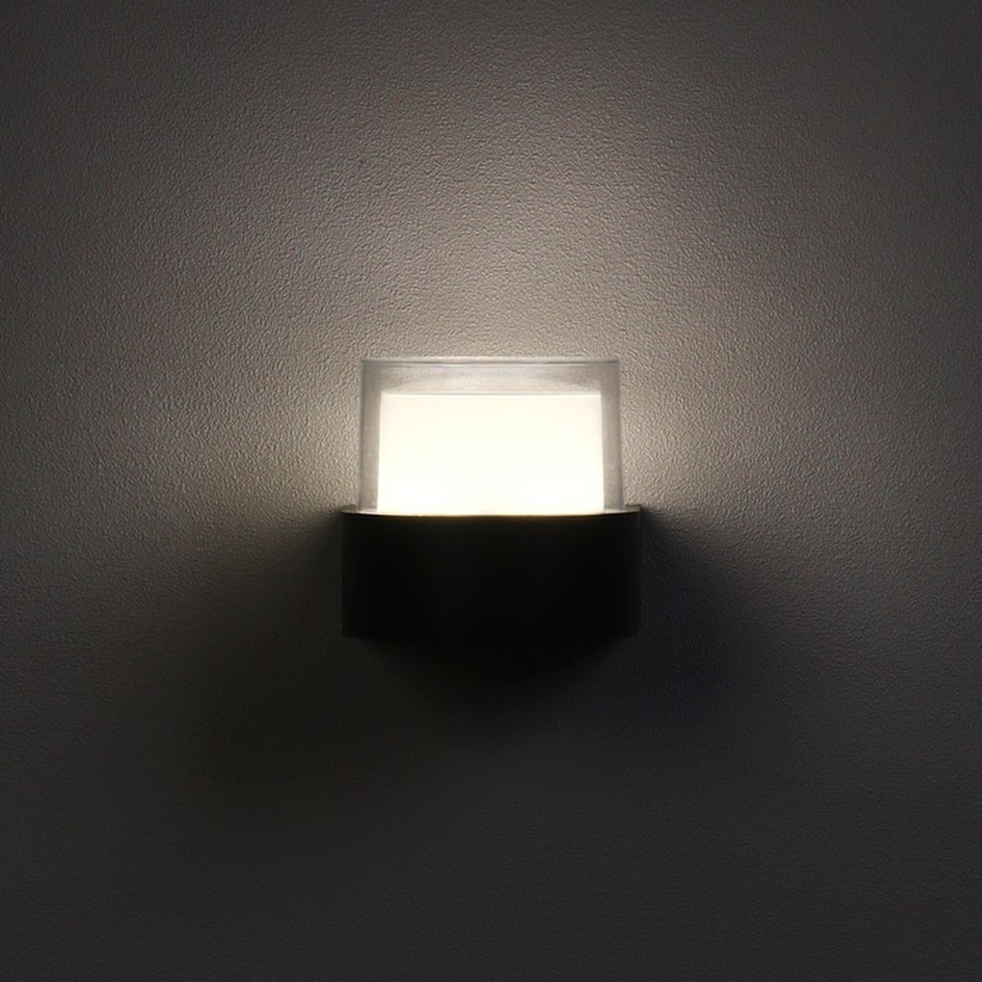 Светильник фасадный «Гранд», 5 Вт, 4000К, IP65, 220 В, пластиковый корпус, чёрный, свечение нейтрально-белое