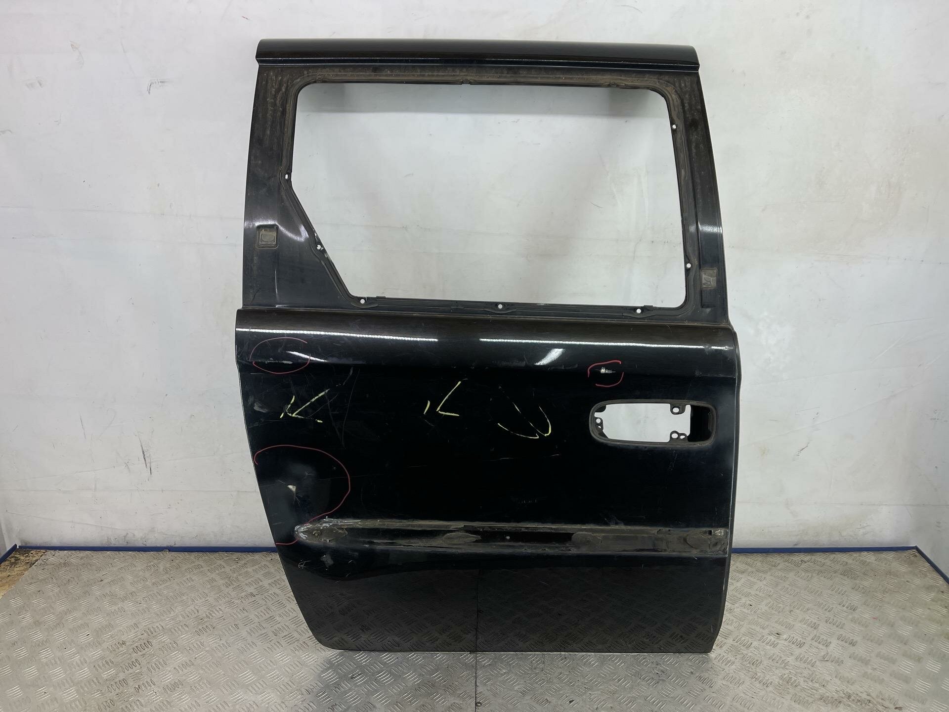 Дверь сдвижная правая Chrysler Voyager 4 2004