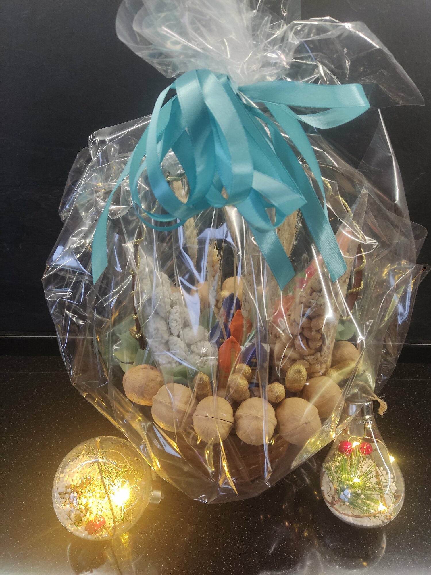 Ореховая корзинка, подарок