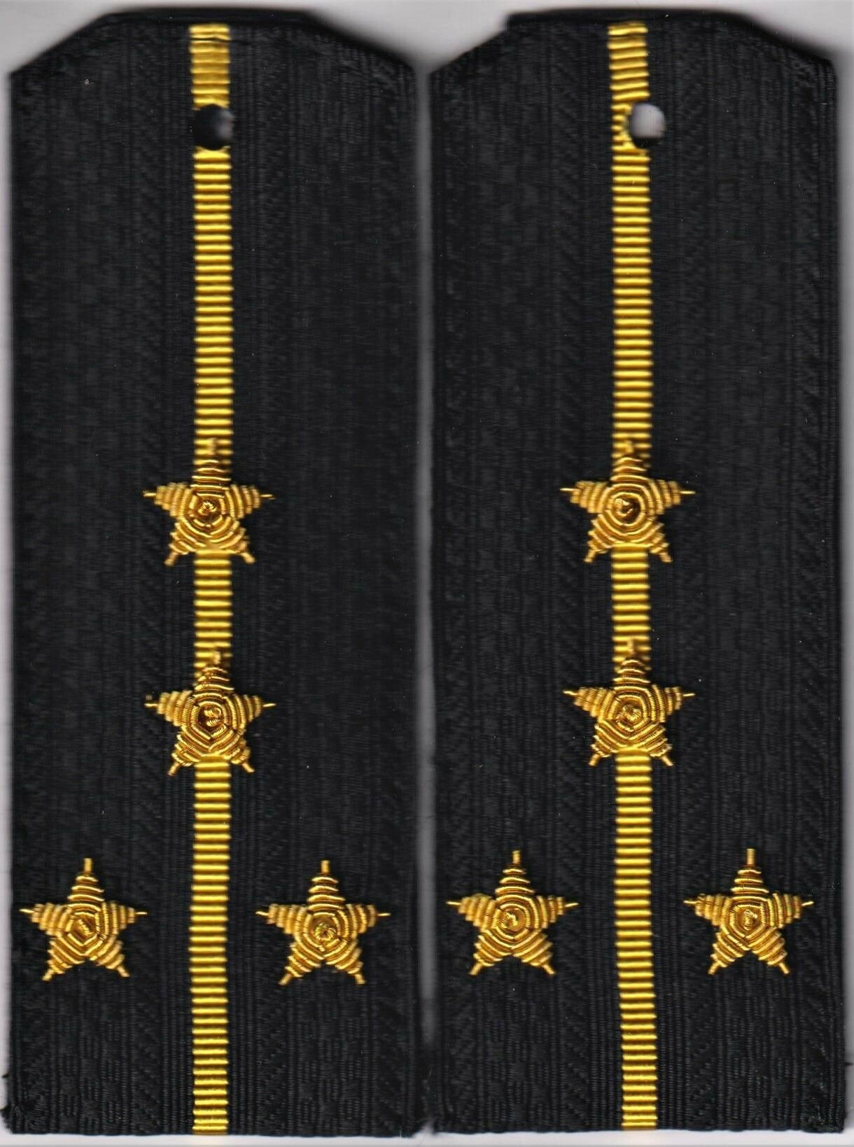 Погоны ВМФ чёрные с жёлтым просветом, капитан - лейтенант