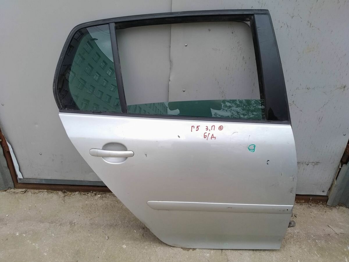 Дверь задняя правая Фольксваген Гольф 5 1K6833106J