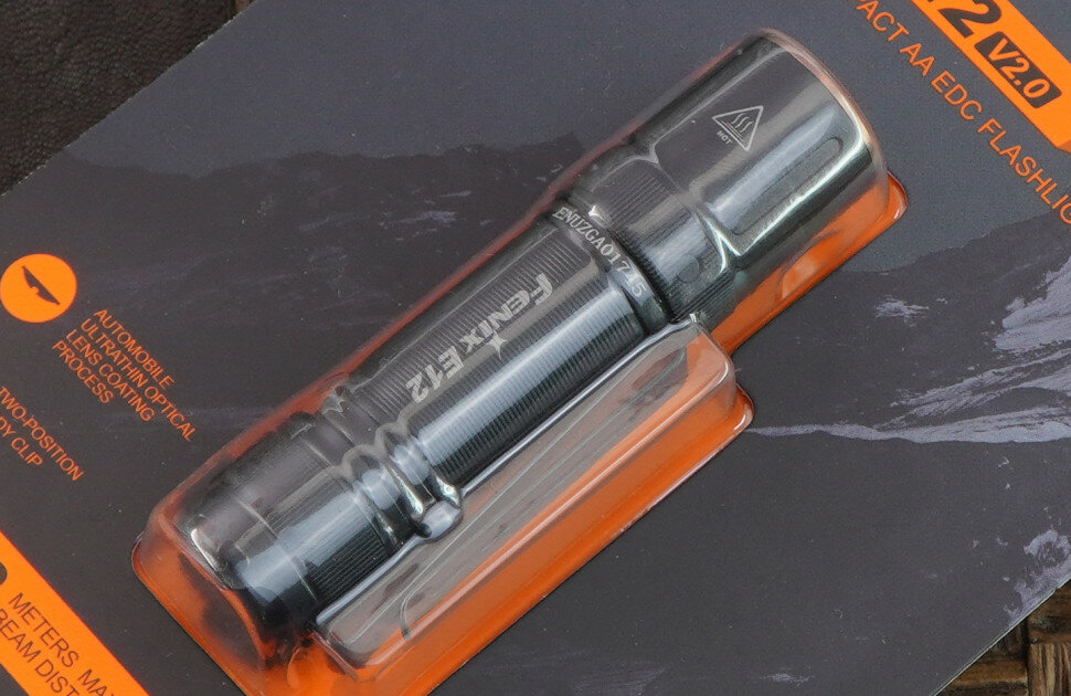 Небольшой EDC фонарь Fenix E12V20