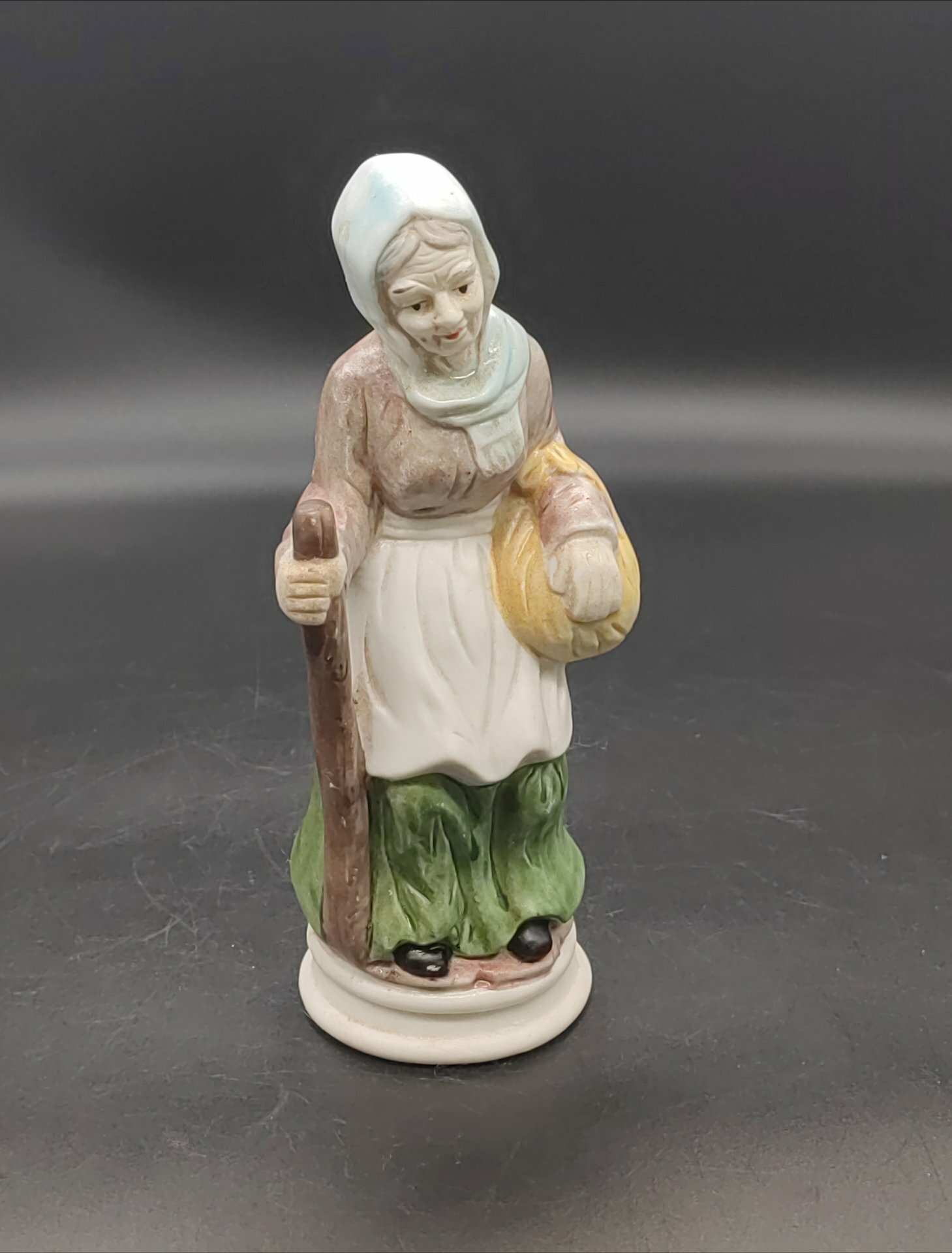 Статуэтка "Старушка", бисквит, роспись, Европа, 1980-2000 гг.