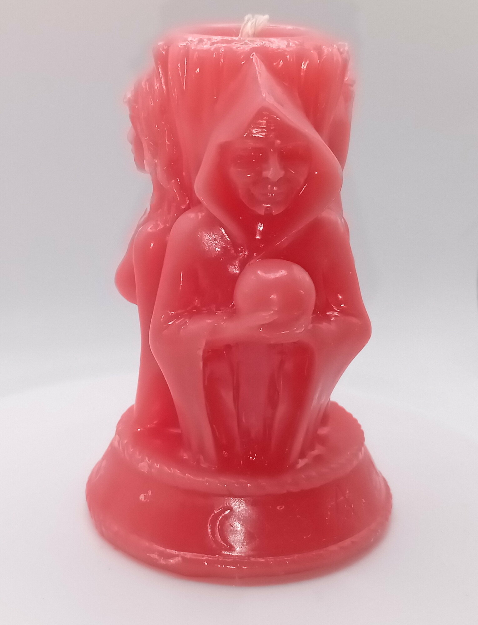 Свеча декоративная, интерьерная, ритуальная Rusin&Co "Триединая богиня" красного цвета