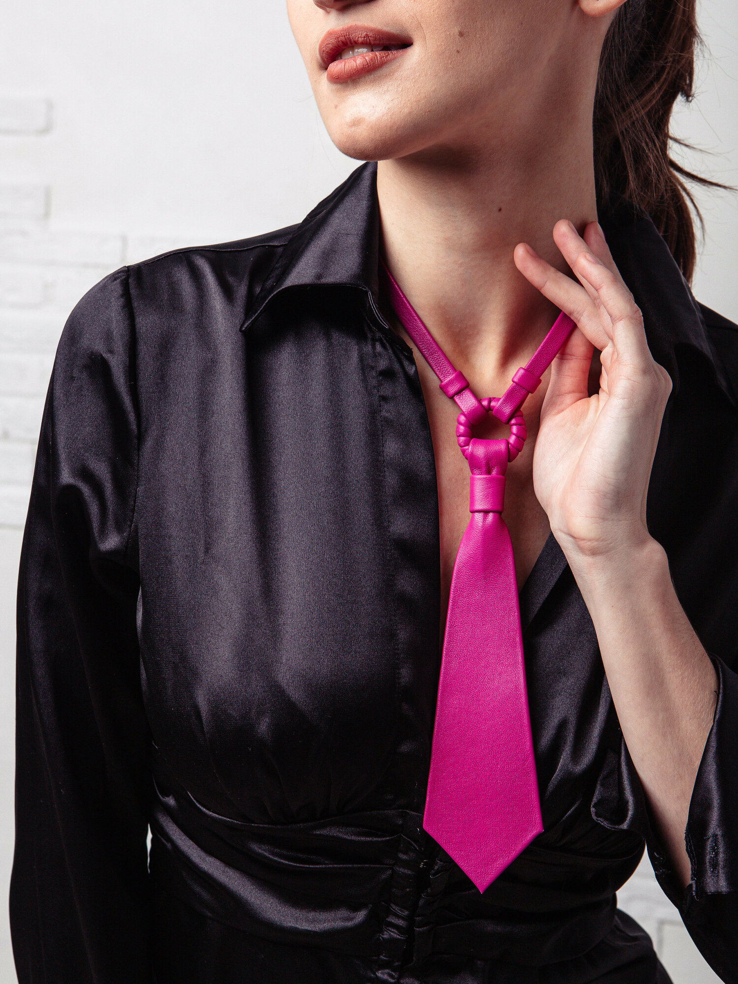 Колье, кожа