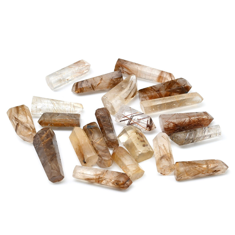 Кристалл из горного хрусталя с фантомами рутила 8*6*19мм (16-117) .