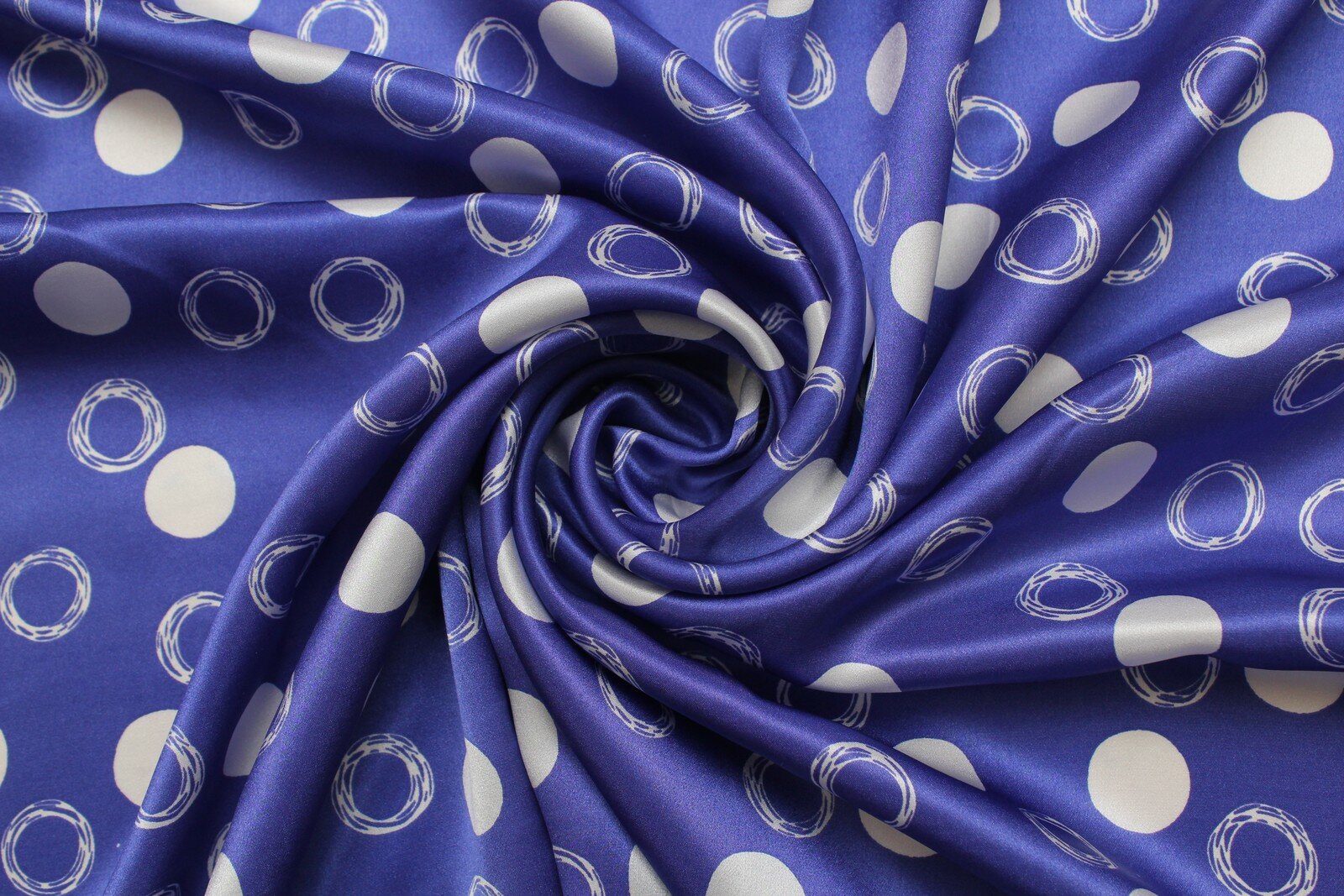 Ткань Шелк-атлас Blumarine, белые горошки на сине-голубом, ш140см, 0,5 м