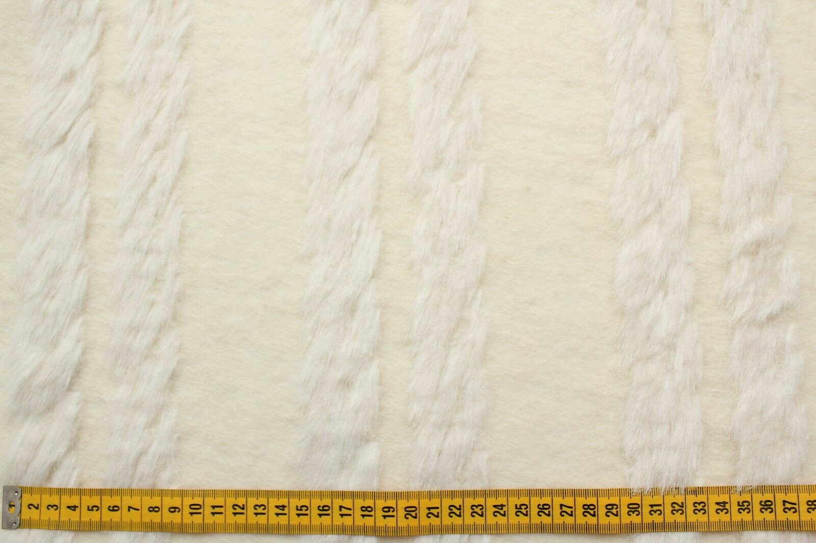 Ткань пальтовая Jast Cavalli молочного цвета с контурными меховыми линиями , ш142см, 0,5 м