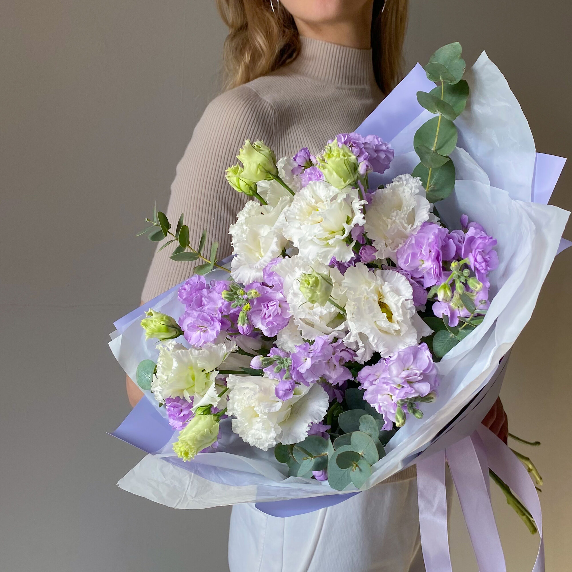 Букет в сиреневой гамме с ароматной маттиолой и эустомой в авторской упаковке. Veresk122