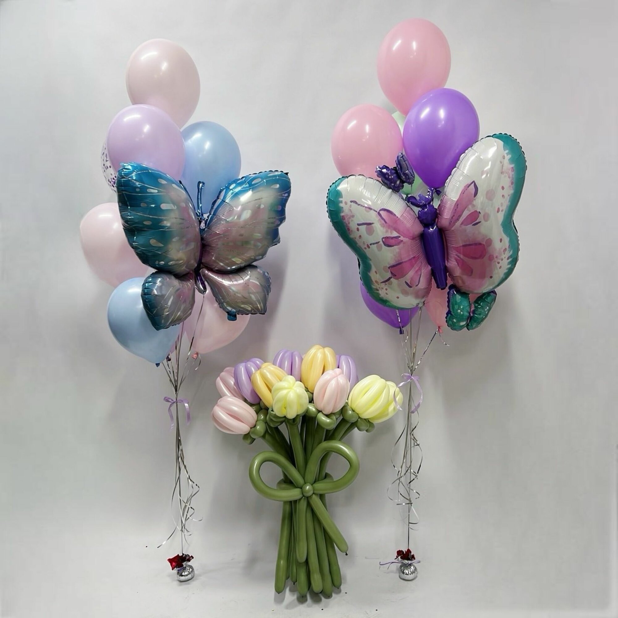 Фольгированные воздушные шары надутые в фонтан из латексных шаров с бабочками и букет тюльпанов из 15 шариков, 34 шт