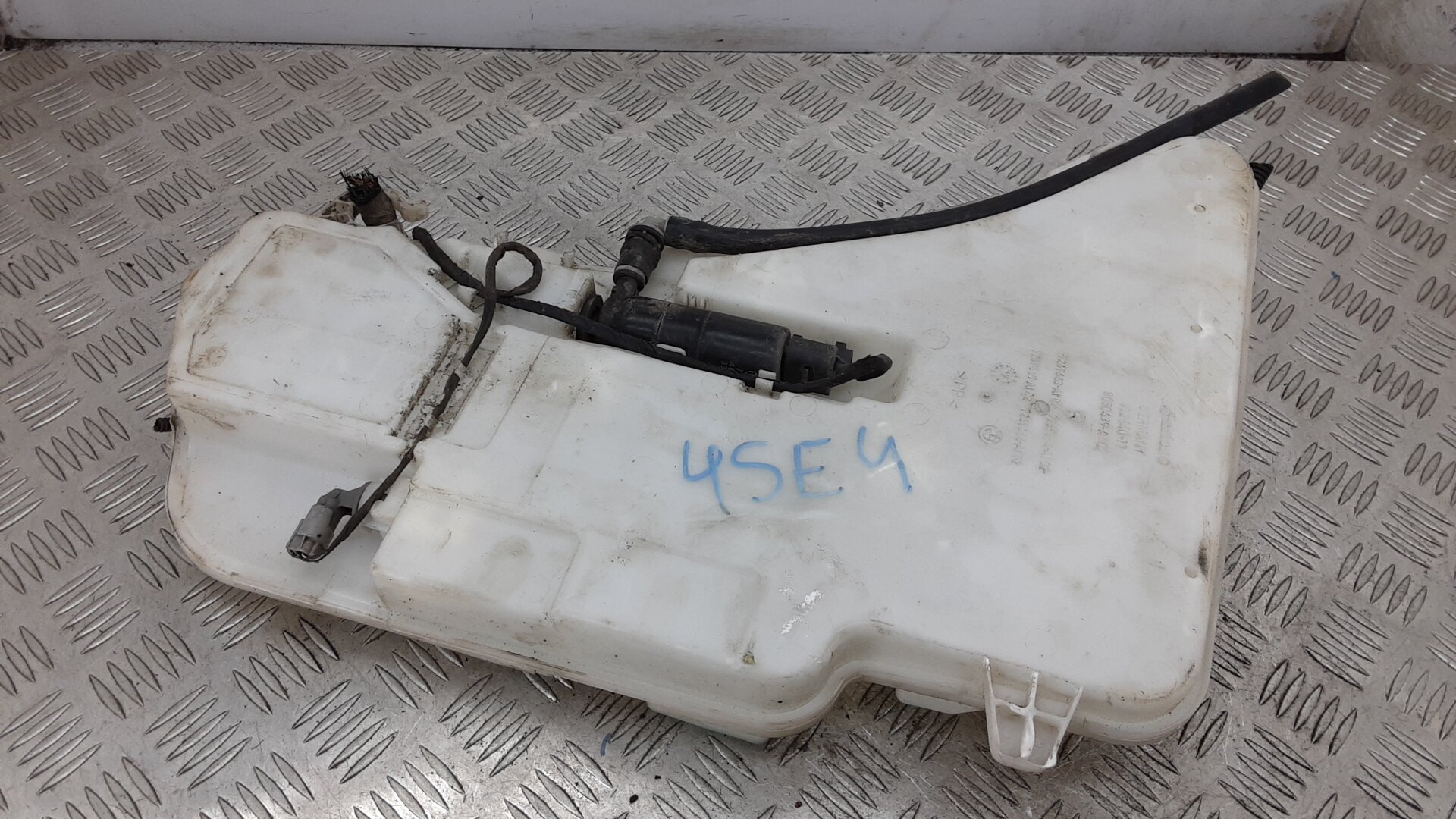 Бачок омывателя BMW 5 F10/F11