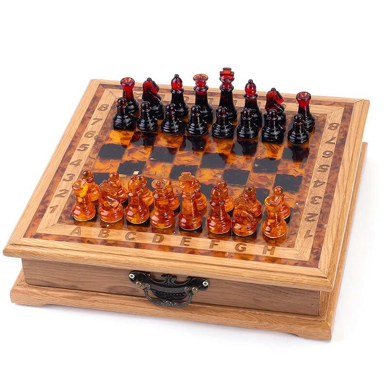Шахматный ларец из дерева, украшенный натуральным янтарем с фигурами в комплекте