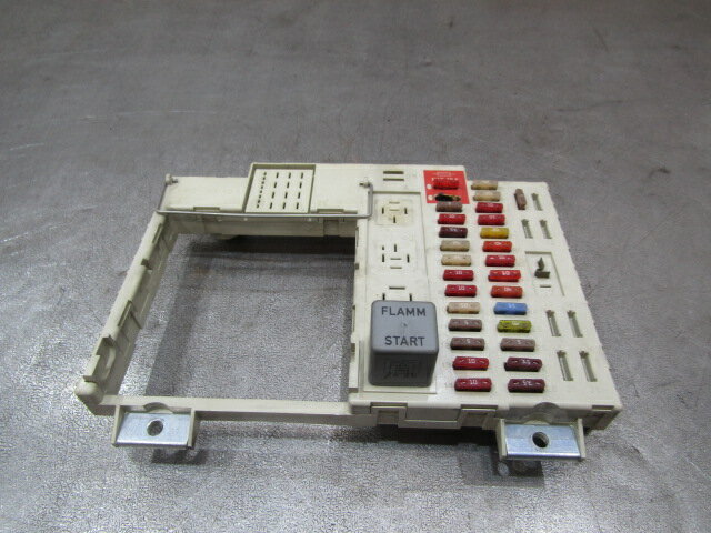 Блок предохранителей MAN TGA, TGS, TGX, TGL, TGM, есть следы плавления