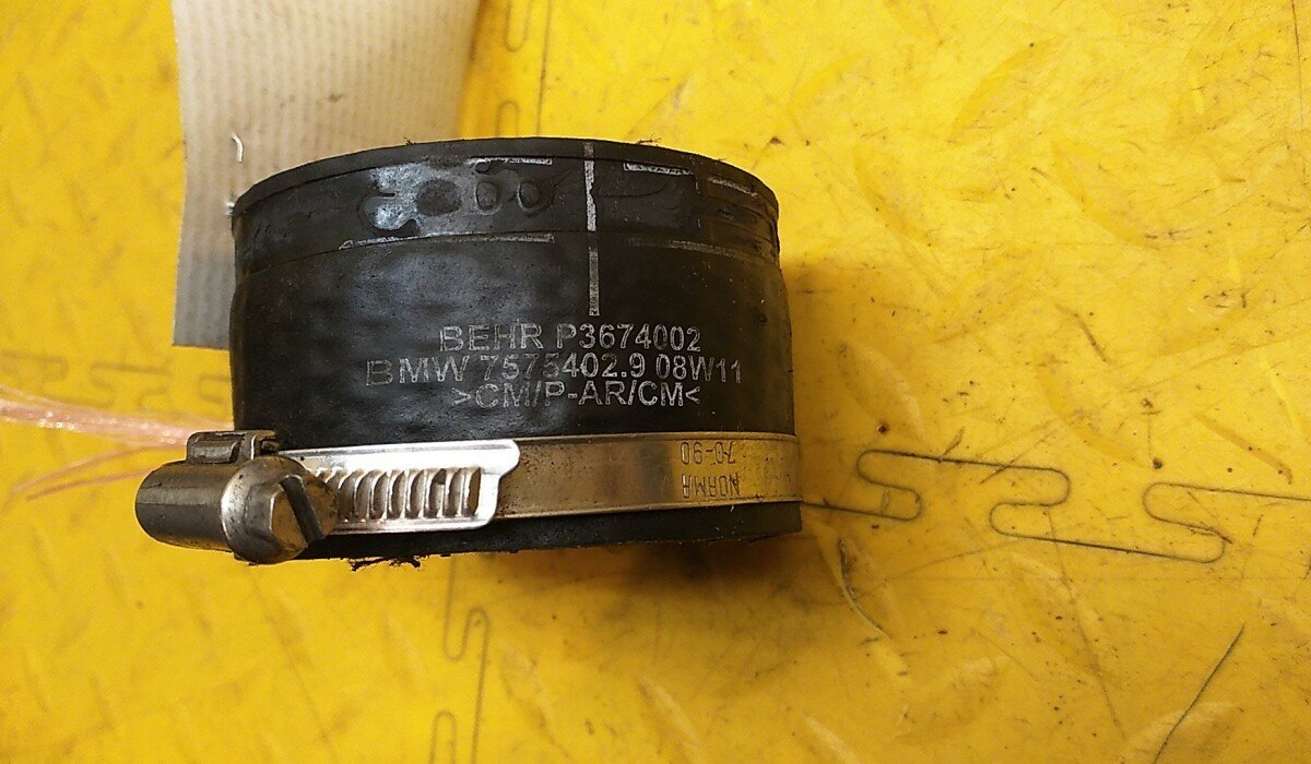 Патрубок интеркулера 7-серия F01/F02 BMW 13717575402