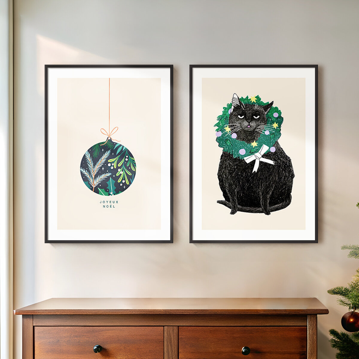 Постеры 2 шт 50х70 на стену "Кот и елочная игрушка" набор картин для интерьера