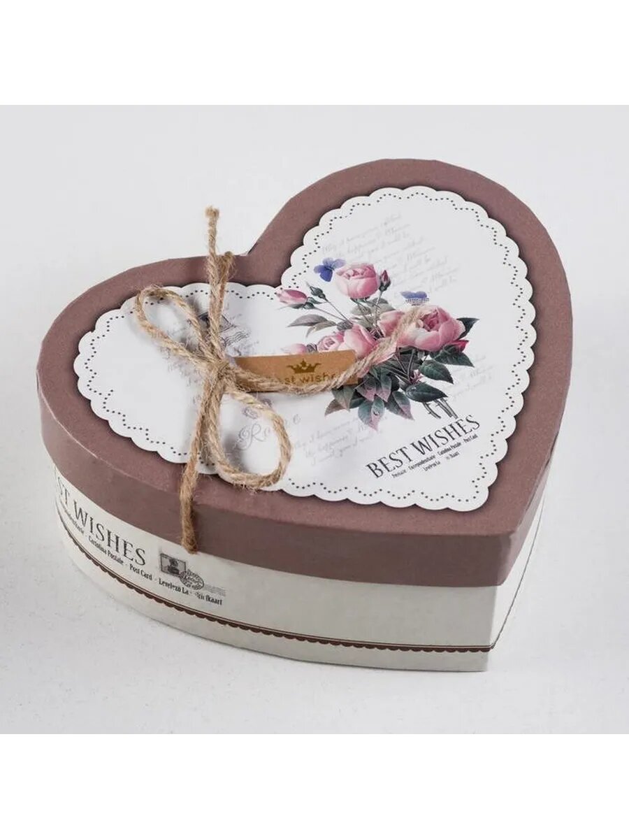 Набор декоративных коробок в форме сердца