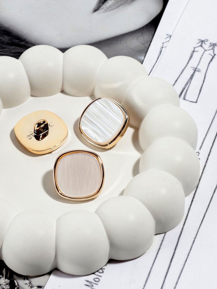 Набор пластиковых пуговиц на ножке, d=23 мм, 5 шт, цвет белый