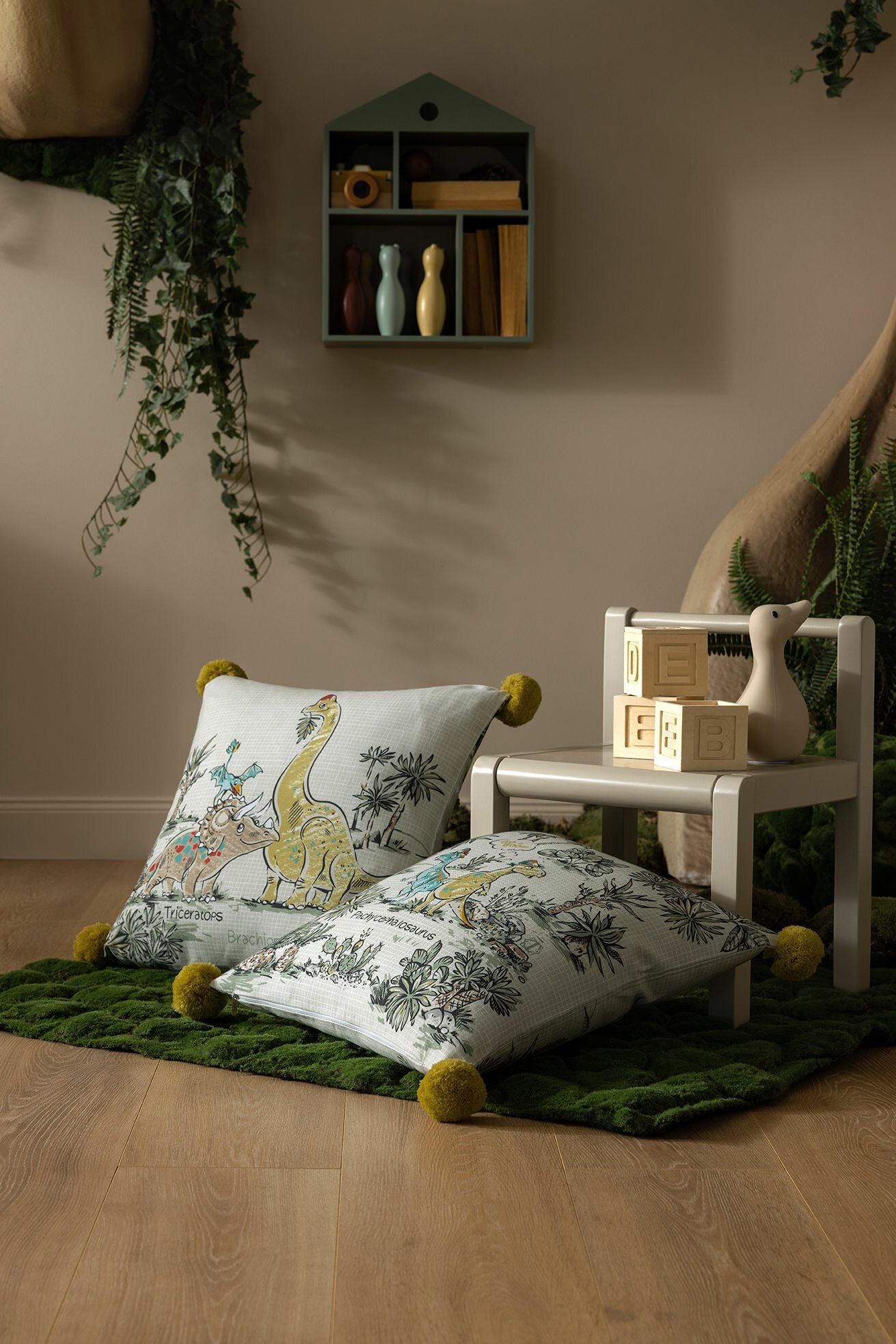 Togas Подушка декоративная "Динно" с помпонами, 45х45