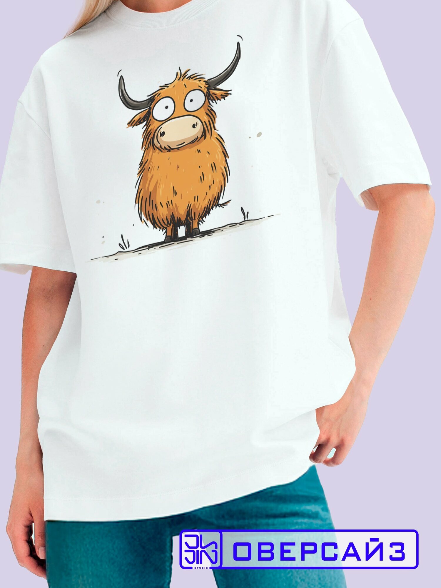 Футболка оверсайз женская с принтом Смешная рыжая корова и веселый оранжевый бык в стиле мультфильма, белый хлопковый трикотаж с прикольным рисунком на груди