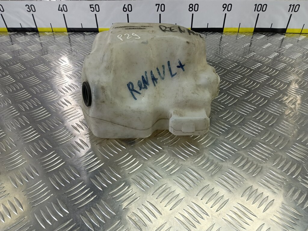 Бачок омывателя Б/У для Renault Scenic II (2003—2006) 8200104705