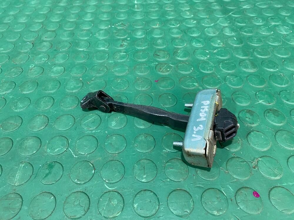 Ограничитель двери задний левый Toyota Land Cruiser Prado 150 (2009—2013) 6863060120