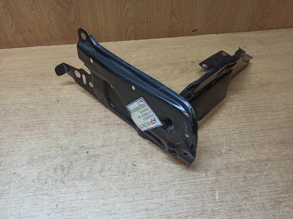 Передняя панель кронштейн фары Audi 80 B4 Новый 8G0805856A