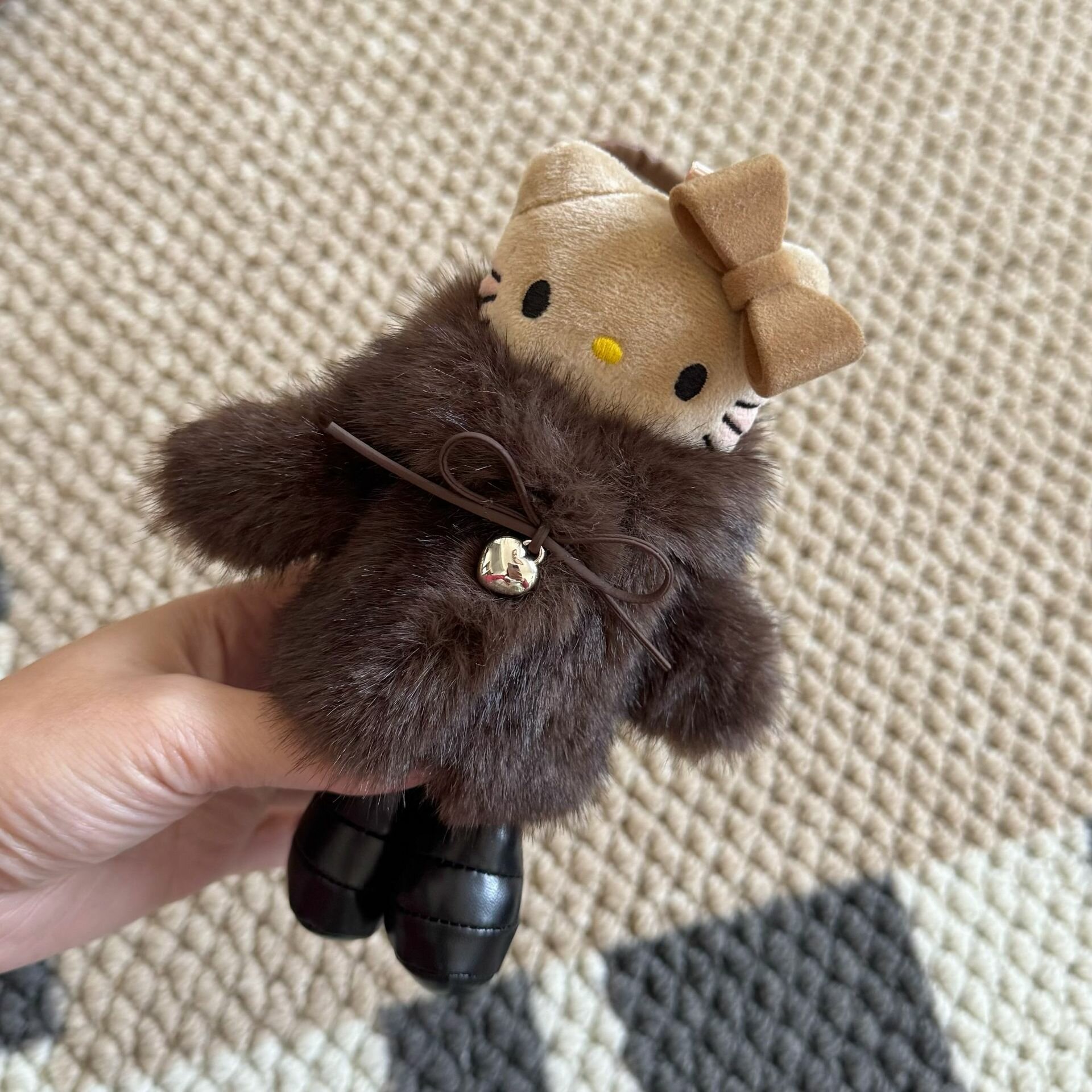 2026 Новейший осенне-зимний брелок для ключей с милым длинноногим котенком, плюшевый кулон, одежда для кукол, стиль Ins, плюшевый брелок