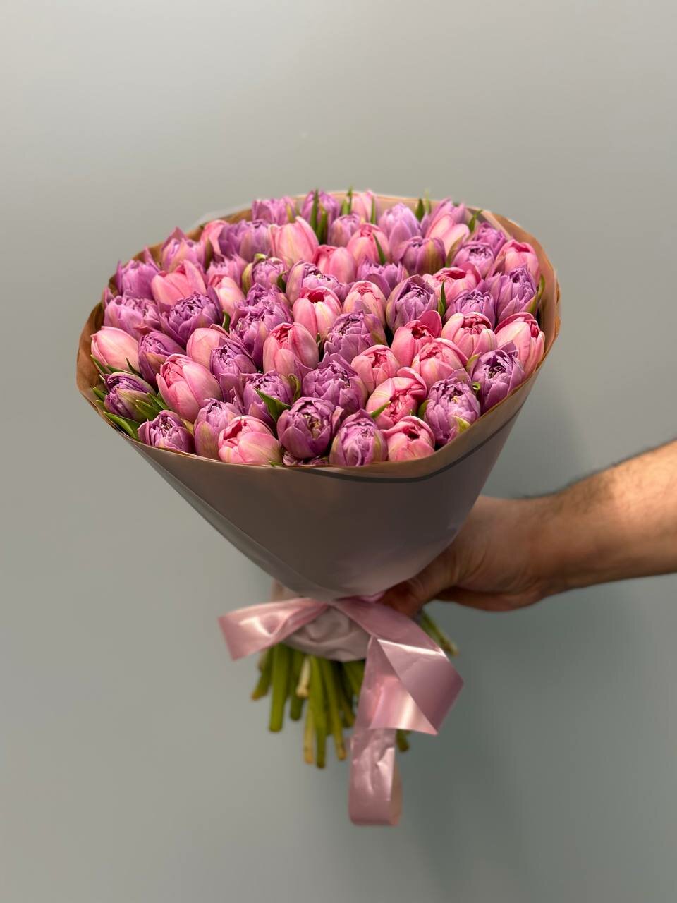 Букет wowflo "Тюльпаны", пионовидные, разноцветные, 51 цветок, высота 35см